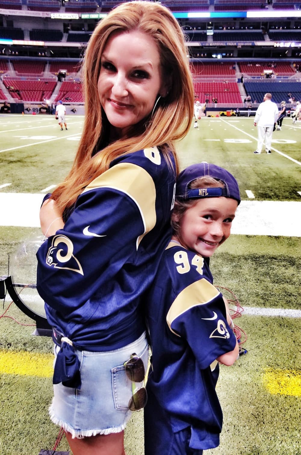 DelaneyMomSTLRamsSidelines - Pretty Extraordinary