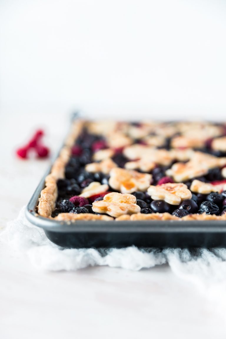 Perfect Recipe for Entertaining: Mixed Berry Slab Pie - Pretty ...